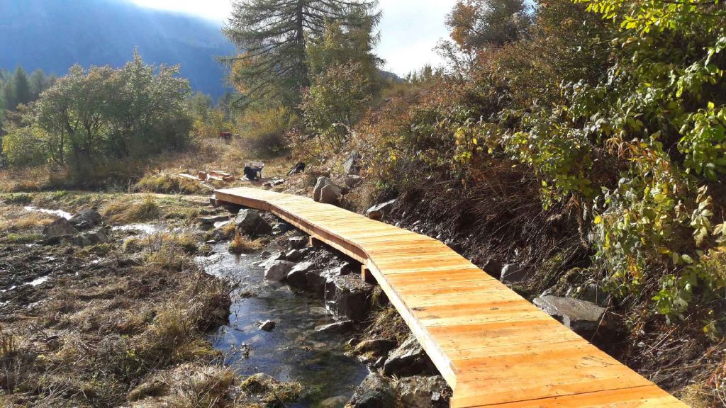 Cheminement bois : construction sur pieux battus ou pilotis